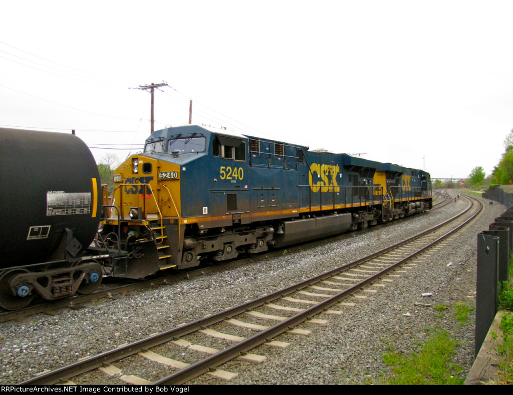 CSX 5240 and 5446